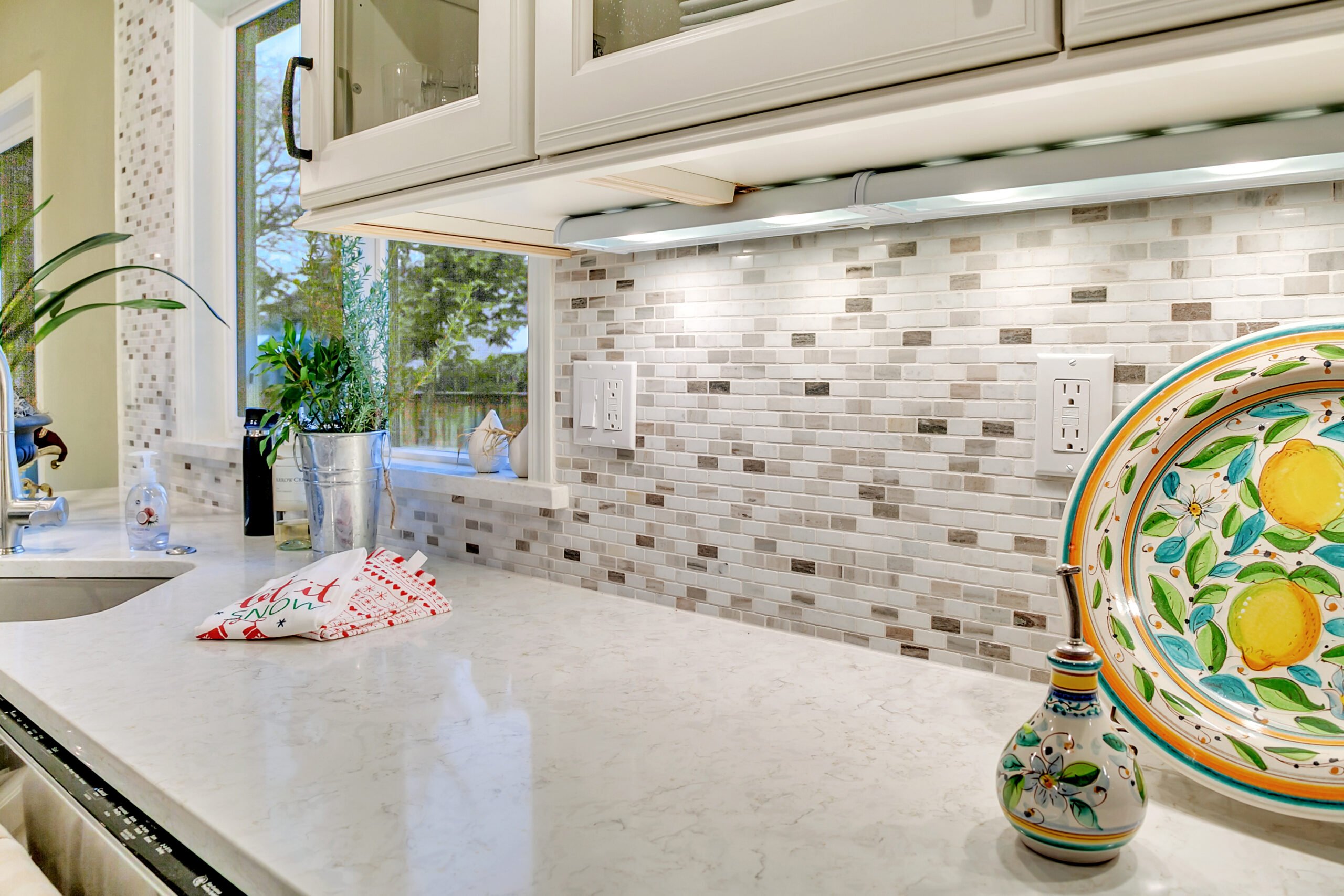 On Trend: Pairing Natural Stone and Quartz - Precision Countertops